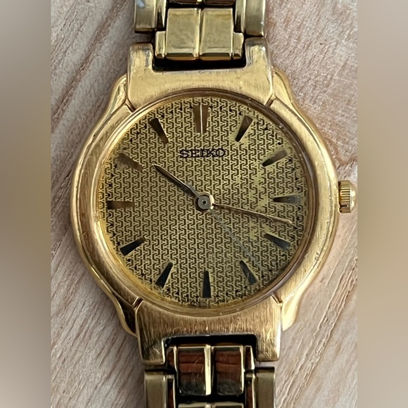 Seiko | Accessories | Seiko Ladies Watch Vintage Round Zigzag Striped Dial Gold Tone Bracelet ...